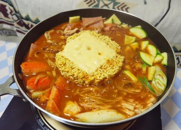 韩式部队火锅怎么做_部队火锅需要哪些食材-第3张图片-山城妙识 韩式部队火锅怎么做_部队火锅需要哪些食材-第3张图片-山城妙识