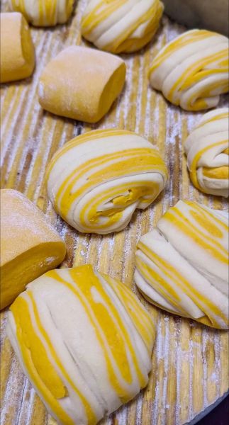 南瓜花卷怎么做_南瓜花卷的做法窍门-第2张图片-山城妙识