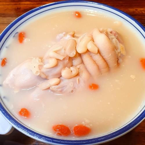 猪脚可以和什么一起炖_猪脚炖什么好吃-第1张图片-山城妙识