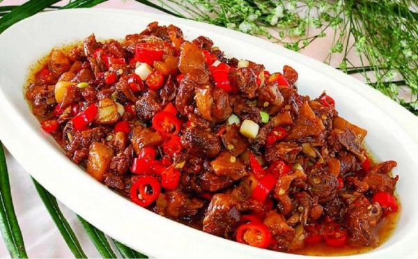 莲花血鸭怎么做_莲花血鸭是哪里的菜-第1张图片-山城妙识