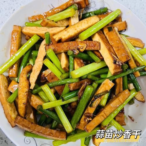 蒜苗炒香干怎么做_香干要不要焯水-第3张图片-山城妙识 蒜苗炒香干怎么做_香干要不要焯水-第3张图片-山城妙识