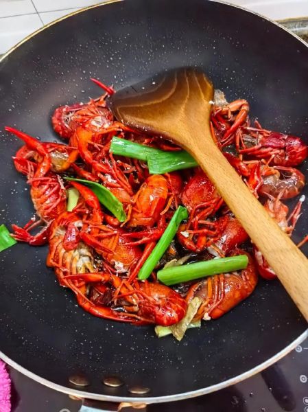 红烧龙虾怎么做才入味_家常红烧龙虾做法步骤-第1张图片-山城妙识