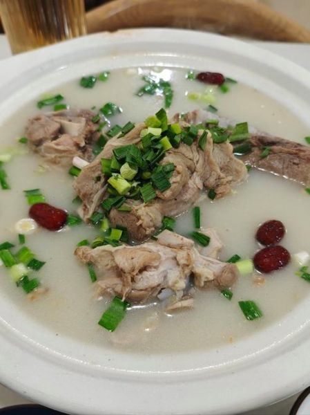 炖骨汤的做法大全_炖骨汤怎么炖才白-第3张图片-山城妙识