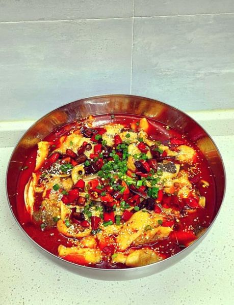 家常水煮麻辣鱼怎么做_水煮鱼片嫩滑不碎的秘诀-第1张图片-山城妙识