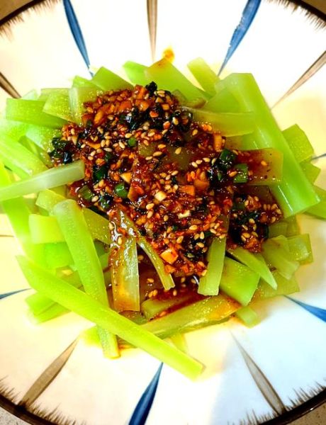 凉拌莴笋怎么做好吃_家常凉拌莴笋的做法窍门-第1张图片-山城妙识