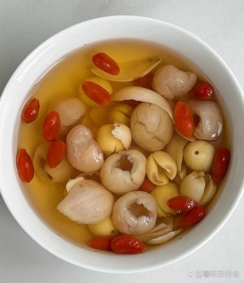 百合莲子粥的做法_百合莲子粥的功效与禁忌-第1张图片-山城妙识