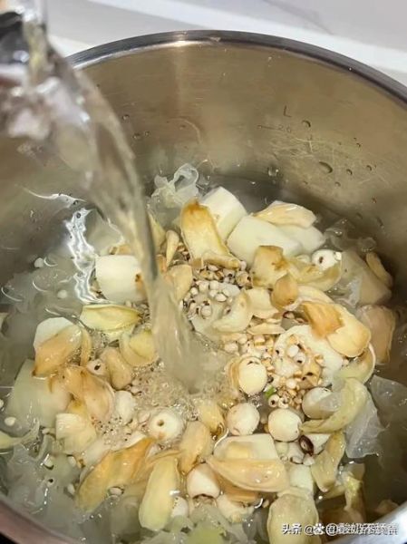 百合莲子粥的做法_百合莲子粥的功效与禁忌-第3张图片-山城妙识