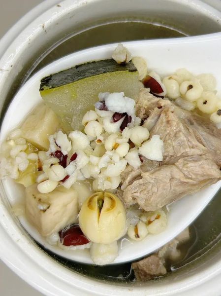 排骨冬瓜薏米汤怎么煲_冬瓜薏米汤的功效与禁忌-第1张图片-山城妙识