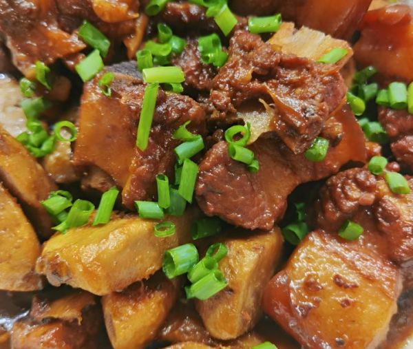 红烧芋艿怎么烧好吃_芋艿不糊锅的秘诀-第1张图片-山城妙识 红烧芋艿怎么烧好吃_芋艿不糊锅的秘诀-第1张图片-山城妙识