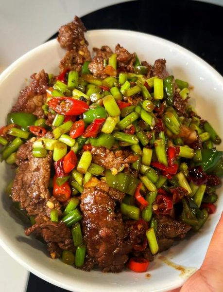 炒孜然牛肉怎么做_孜然牛肉的家常做法-第1张图片-山城妙识