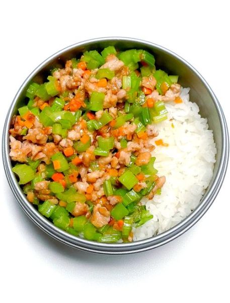 芹菜胡萝卜炒肉丝怎么做_芹菜胡萝卜炒肉丝热量高吗-第2张图片-山城妙识