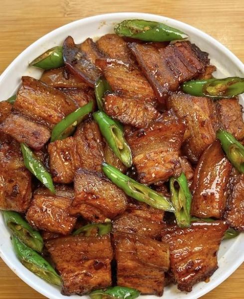 辣子炒肉怎么做才正宗_辣子炒肉用什么辣椒最香-第1张图片-山城妙识