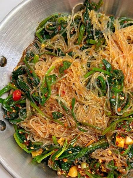 菠菜炒粉丝怎么做_菠菜炒粉丝的家常做法-第3张图片-山城妙识