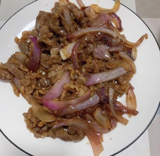 洋葱炒肥牛卷怎么做_肥牛卷炒洋葱几分钟熟-第1张图片-山城妙识