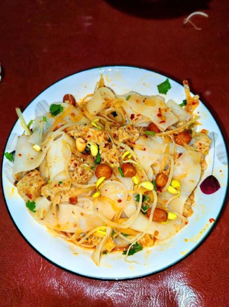 怎么拌凉皮好吃又简单_凉皮调料怎么调-第1张图片-山城妙识