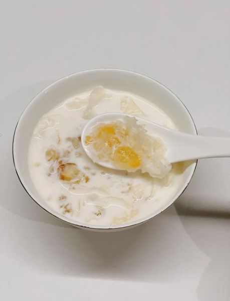 牛奶银耳羹可以天天喝吗_牛奶银耳羹的功效与作用-第2张图片-山城妙识