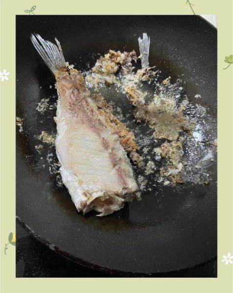 不用油煎的鲫鱼汤怎么做_鲫鱼汤不腥技巧-第3张图片-山城妙识