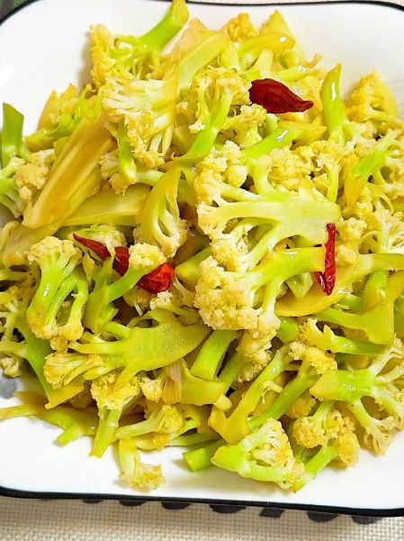 素炒菜花怎么炒好吃_菜花不焯水行吗-第1张图片-山城妙识