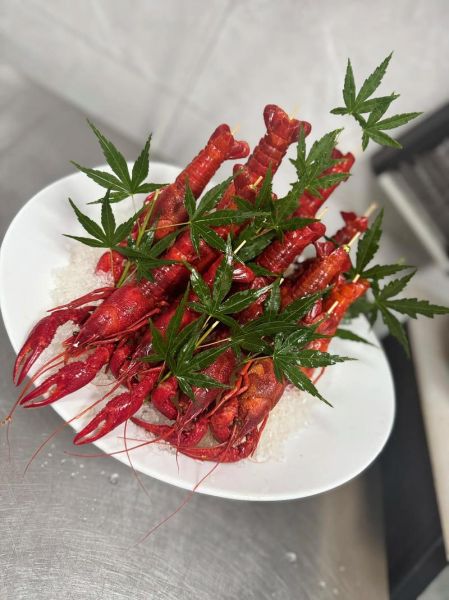 小龙虾怎么吃_剥壳技巧视频教程-第1张图片-山城妙识 小龙虾怎么吃_剥壳技巧视频教程-第1张图片-山城妙识