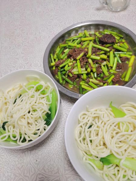 蒜苔肉丝面怎么做_家常蒜苔肉丝面做法-第2张图片-山城妙识 蒜苔肉丝面怎么做_家常蒜苔肉丝面做法-第2张图片-山城妙识