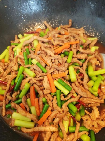 蒜苔肉丝面怎么做_家常蒜苔肉丝面做法-第3张图片-山城妙识 蒜苔肉丝面怎么做_家常蒜苔肉丝面做法-第3张图片-山城妙识