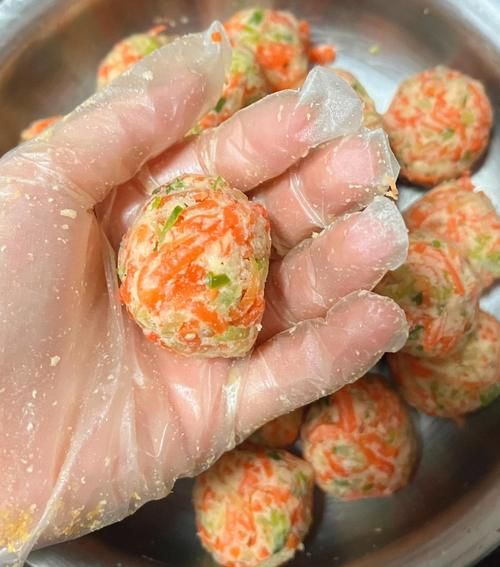 蒸素丸子怎么做_蒸素丸子需要哪些材料-第1张图片-山城妙识