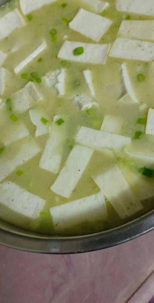 豆腐鲫鱼汤怎么做好喝_鲫鱼汤奶白不腥的秘诀-第2张图片-山城妙识 豆腐鲫鱼汤怎么做好喝_鲫鱼汤奶白不腥的秘诀-第2张图片-山城妙识