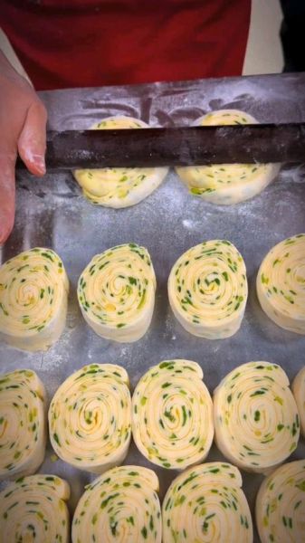 家庭千层饼油烙饼的做法_怎么烙出层次分明-第3张图片-山城妙识