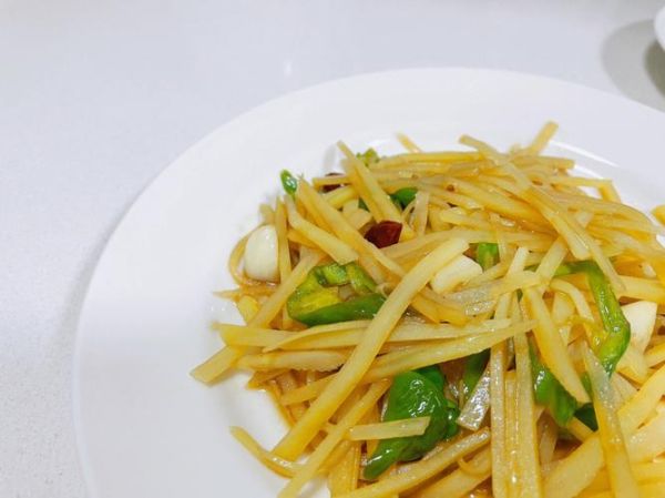 how_to_cook_green_pepper_potato_shreds_step_by_step-第2张图片-山城妙识