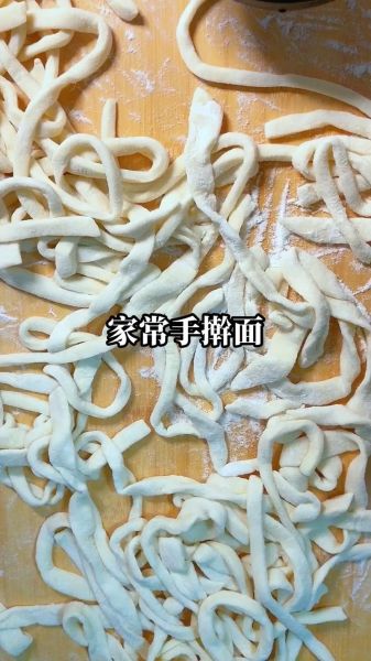 手擀面条怎么和面_擀面条用什么面粉好-第2张图片-山城妙识