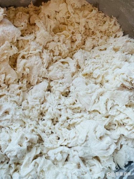 手擀面条怎么和面_擀面条用什么面粉好-第3张图片-山城妙识