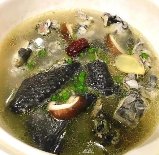 香菇鸡汤还可以放什么_香菇鸡汤加什么食材更鲜美-第1张图片-山城妙识