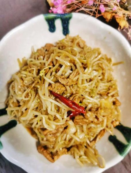 绿豆芽炒肉丝怎么炒才脆_绿豆芽炒肉丝用焯水吗-第2张图片-山城妙识