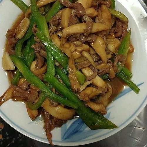 蘑菇青椒炒肉怎么做_蘑菇青椒炒肉先炒哪个-第3张图片-山城妙识 蘑菇青椒炒肉怎么做_蘑菇青椒炒肉先炒哪个-第3张图片-山城妙识