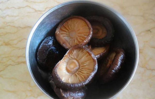 干香菇如何快速泡发_干香菇泡发多久最好-第3张图片-山城妙识