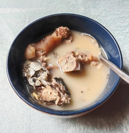 猪脚汤怎么炖才好吃_猪脚汤的做法大全视频-第2张图片-山城妙识