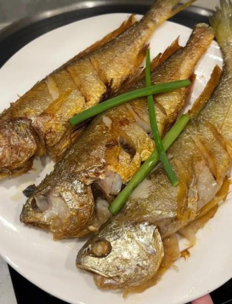 香煎咸鱼怎么做好吃_香煎咸鱼要不要先焯水-第3张图片-山城妙识 香煎咸鱼怎么做好吃_香煎咸鱼要不要先焯水-第3张图片-山城妙识