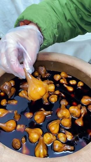腌酱油蒜怎么做_酱油蒜保存多久-第2张图片-山城妙识