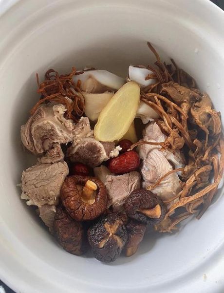 茶树菇汤怎么做好吃_茶树菇汤的家常做法-第1张图片-山城妙识