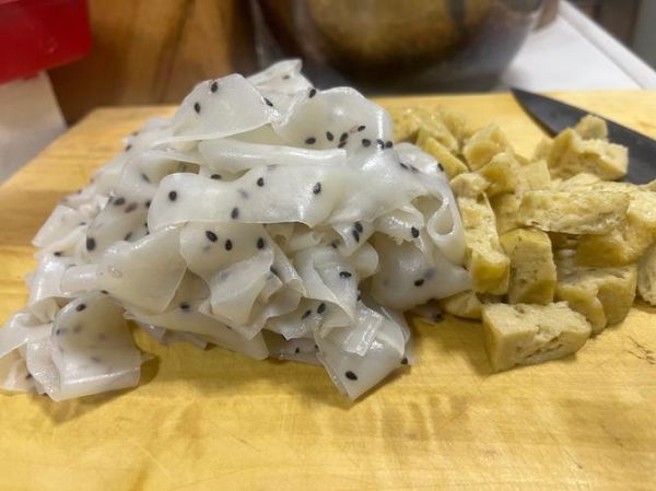 澄面凉皮怎么做_澄面凉皮不裂的窍门-第1张图片-山城妙识