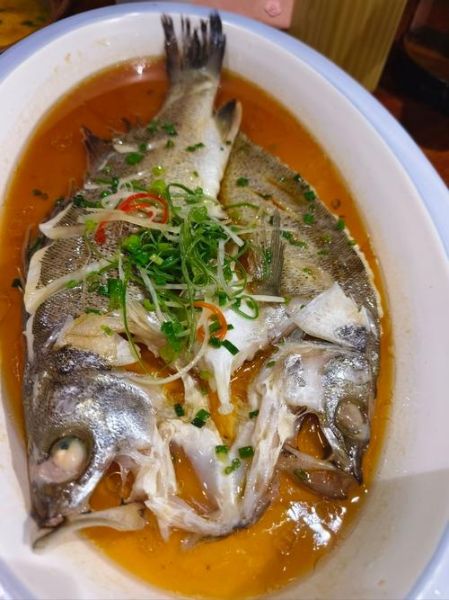 清蒸海鲈鱼家常做法_清蒸海鲈鱼蒸多久才嫩-第3张图片-山城妙识