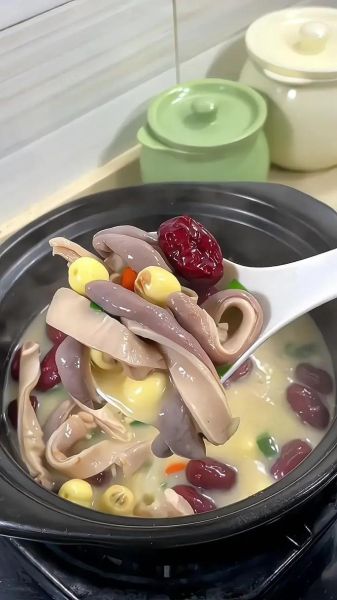 猪肚炖什么好吃又营养_猪肚炖汤最佳搭配-第1张图片-山城妙识 猪肚炖什么好吃又营养_猪肚炖汤最佳搭配-第1张图片-山城妙识