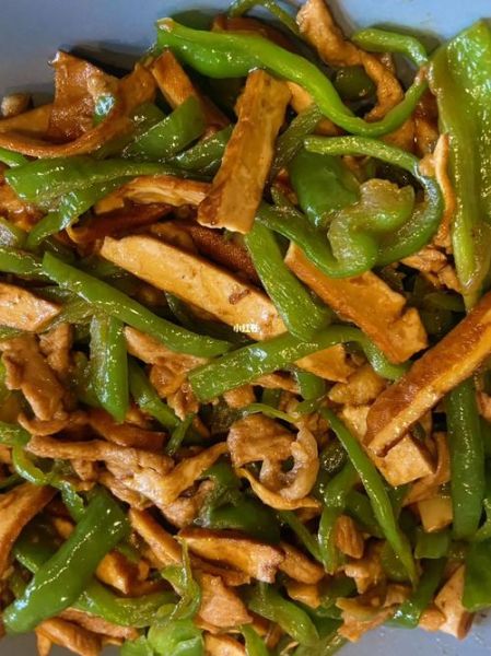 青椒香干肉丝怎么炒才嫩_香干要不要焯水-第1张图片-山城妙识