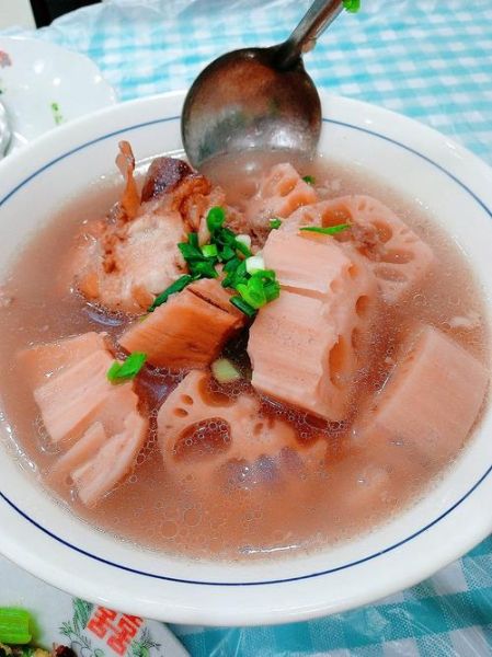 夏天煲莲藕汤放什么汤料_莲藕汤搭配什么清热解暑-第3张图片-山城妙识