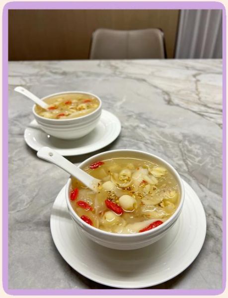 银耳莲子羹怎么做才出胶_银耳莲子羹出胶的秘诀-第1张图片-山城妙识