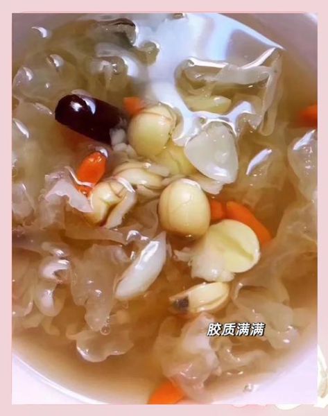 银耳莲子羹怎么做才出胶_银耳莲子羹出胶的秘诀-第3张图片-山城妙识