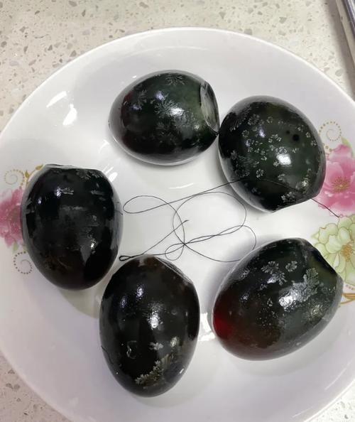 凉拌皮蛋要先煮一下吗_皮蛋焯水几分钟-第1张图片-山城妙识 凉拌皮蛋要先煮一下吗_皮蛋焯水几分钟-第1张图片-山城妙识
