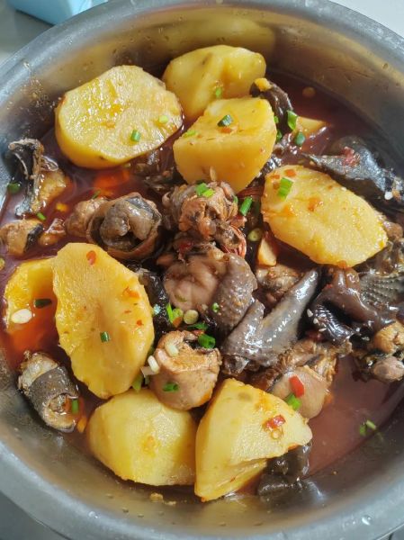 芋头烧鸡怎么做_川菜芋头烧鸡正宗做法-第2张图片-山城妙识