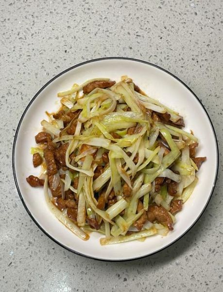 韭菜黄炒肉丝怎么炒好吃_韭菜黄炒肉丝的家常做法-第1张图片-山城妙识