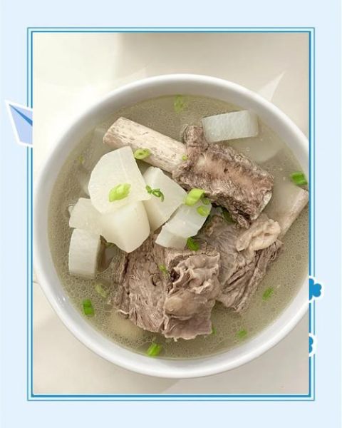 炖牛骨汤放什么材料_牛骨汤怎么炖才白-第2张图片-山城妙识
